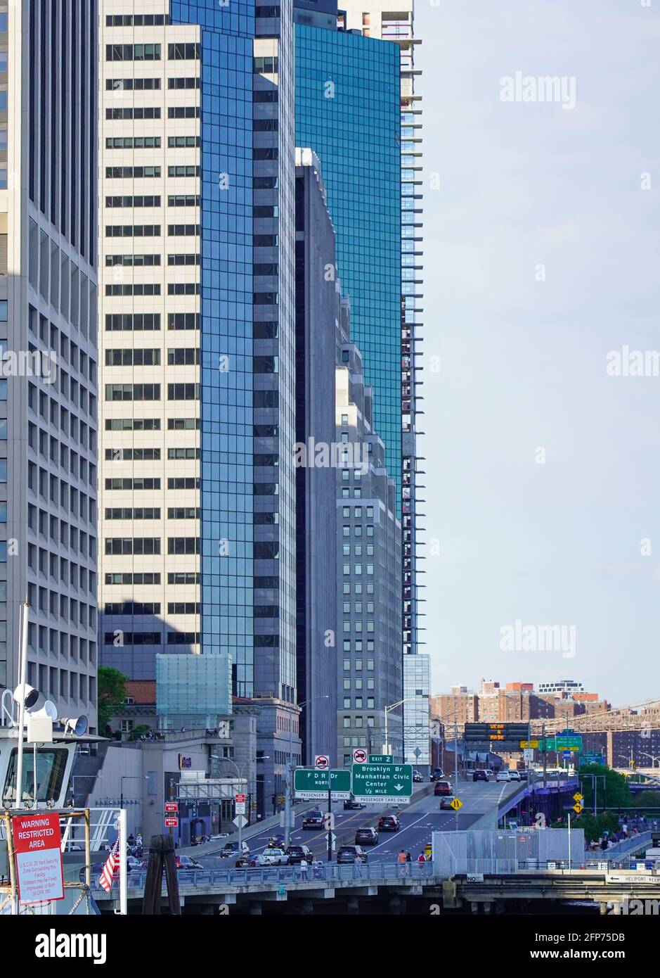 Greenpoint williamsburg waterfront park hi-res stock photography and ...