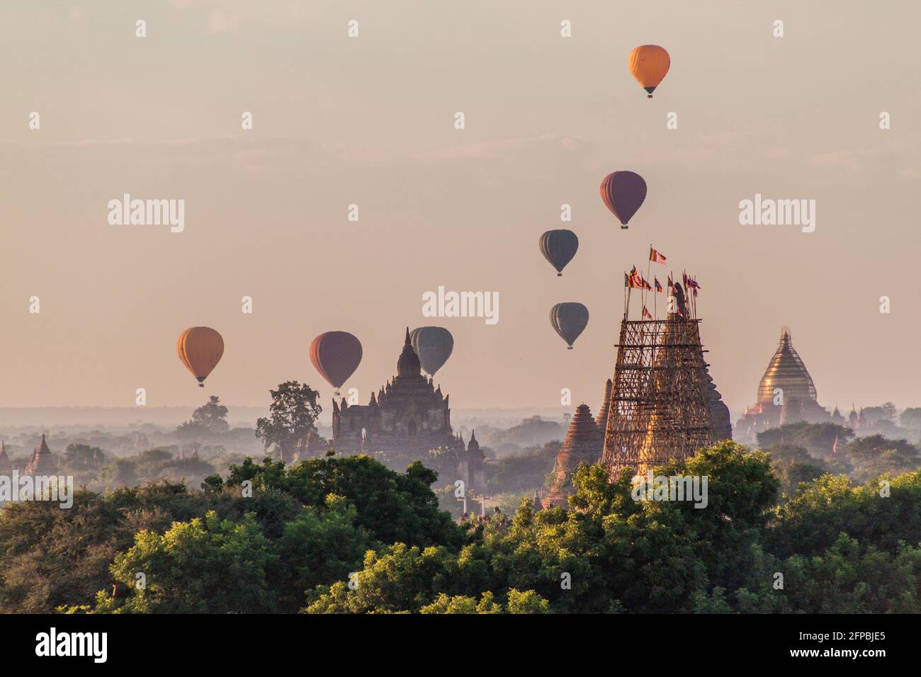 Hot air balloons over temples at bagan myanmar hi-res stock photography ...