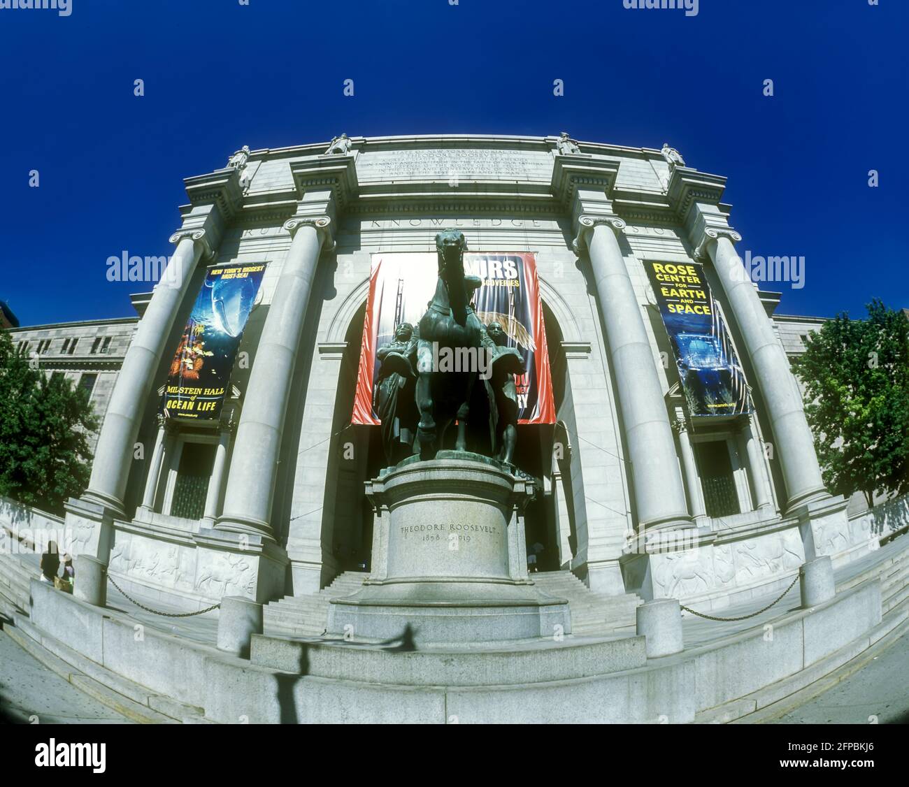2005 HISTORICAL ROOSEVELT MEMORIAL (©JOHN RUSSELL POPE 1936) STATUE ...
