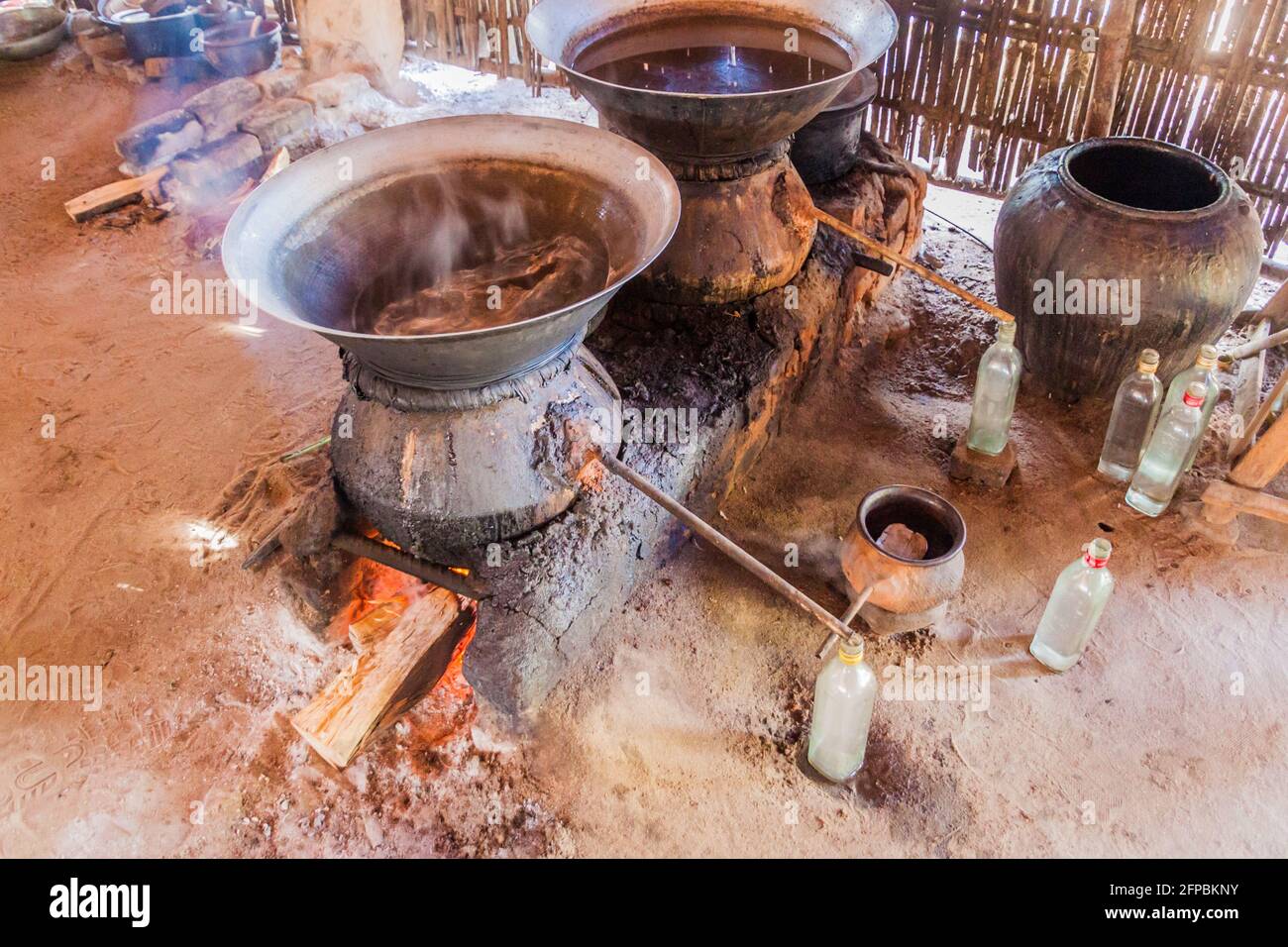 Palm wine hi-res stock photography and images - Alamy