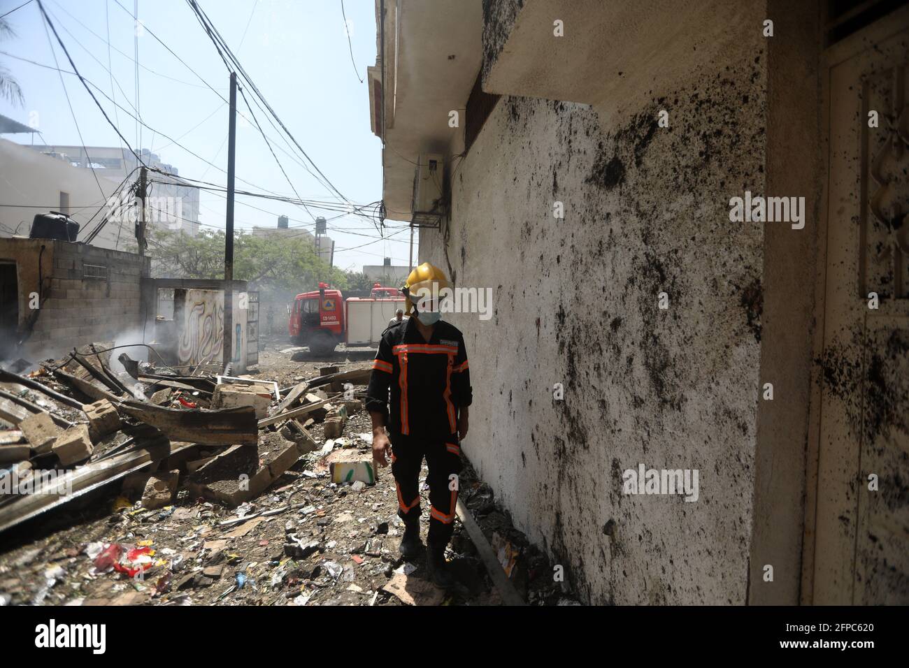 Palestinian firefighters hi-res stock photography and images - Alamy