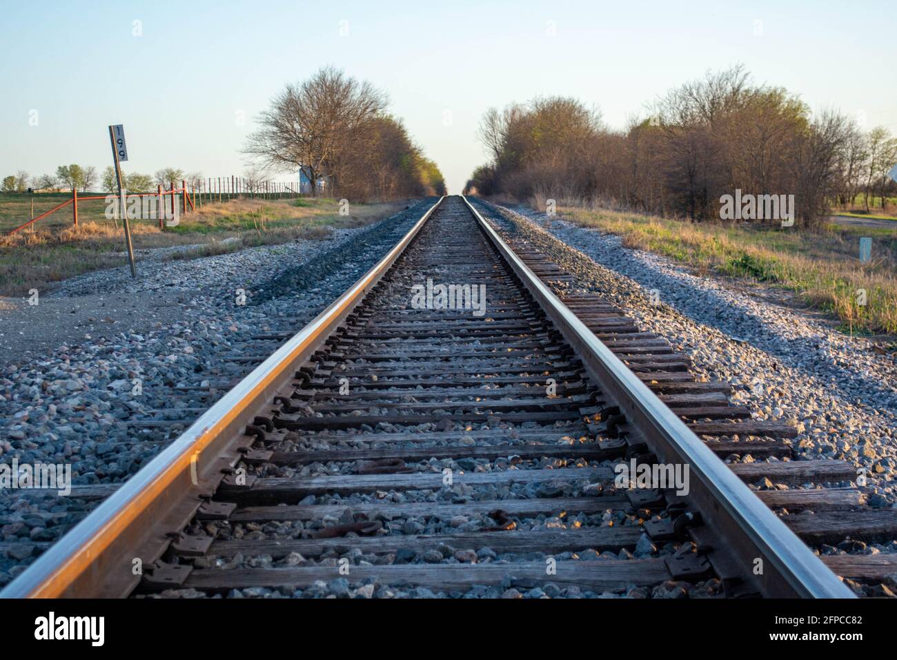 Straight train tracks hi-res stock photography and images - Alamy