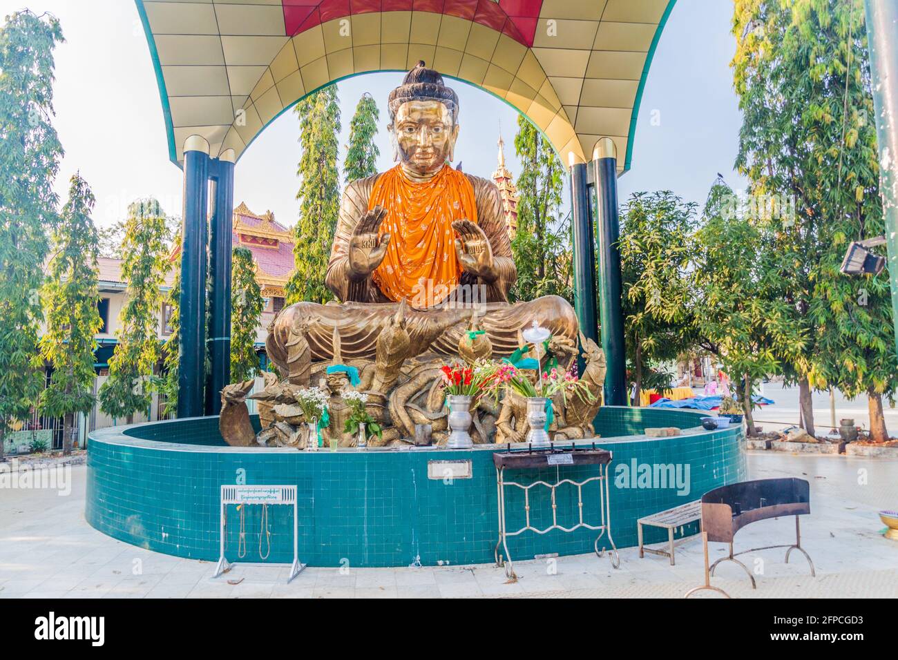 Botataung pagoda in yangon hi-res stock photography and images - Alamy