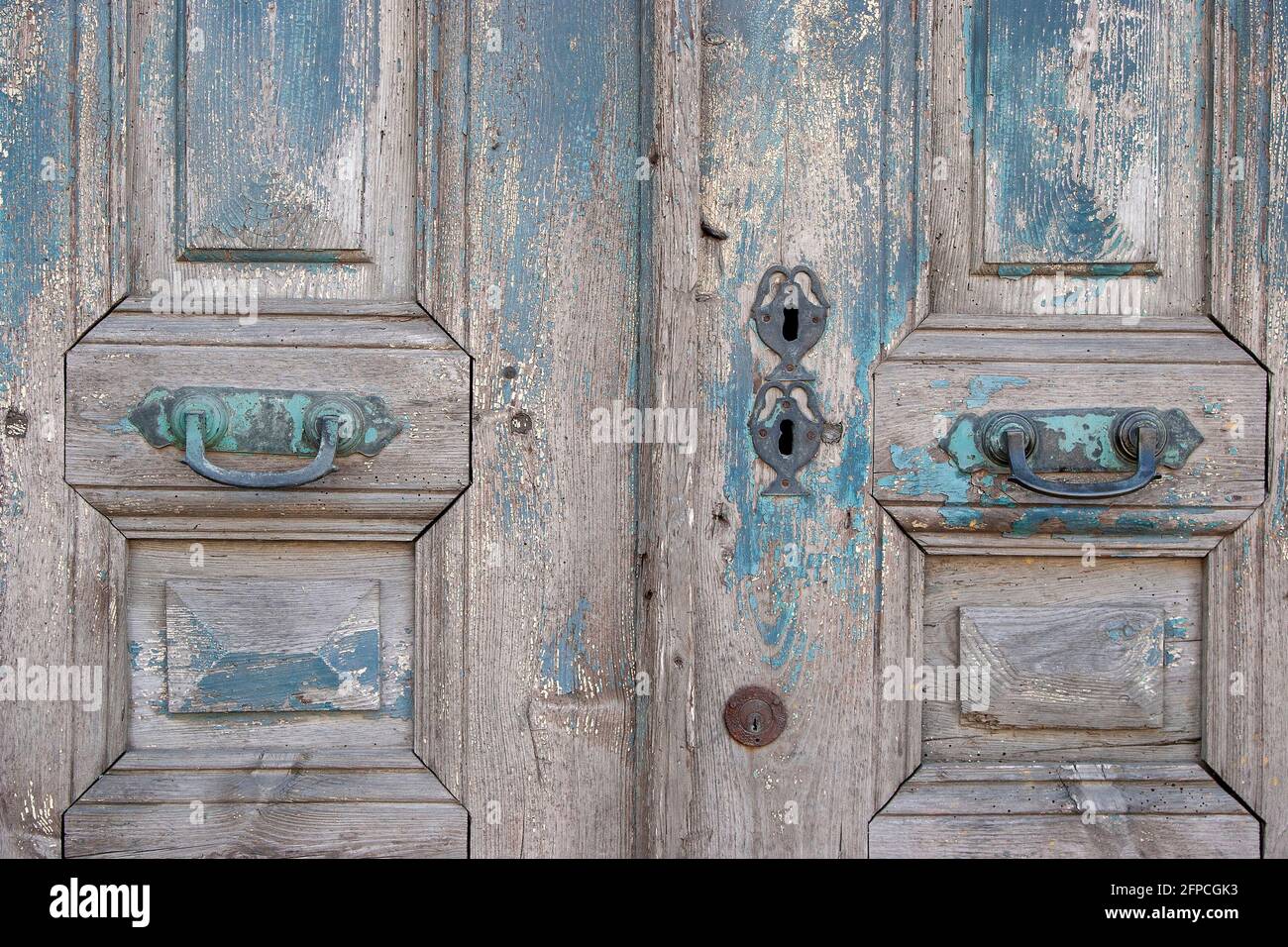 old ottoman wooden door with metal handle knocker Stock Photo - Alamy