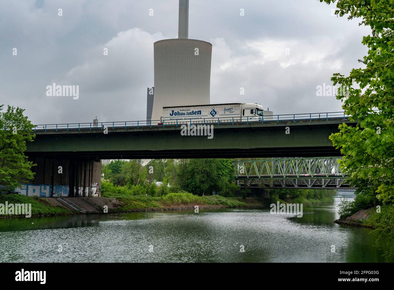 Motorway bridge on the A43, built in 1965, over the Rhine-Herne Canal ...