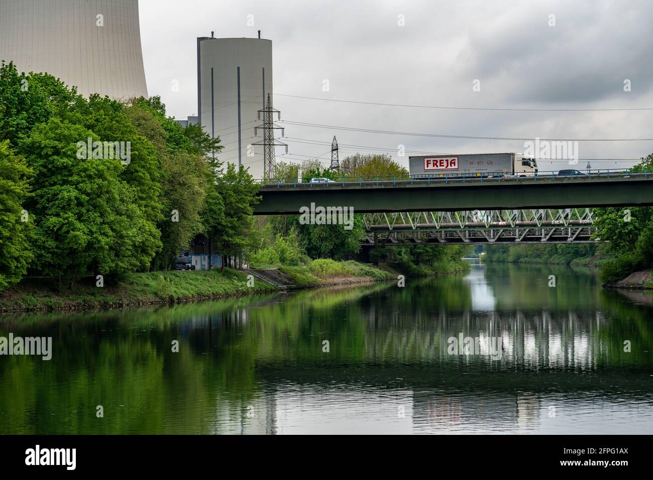 Motorway bridge on the A43, built in 1965, over the Rhine-Herne Canal ...