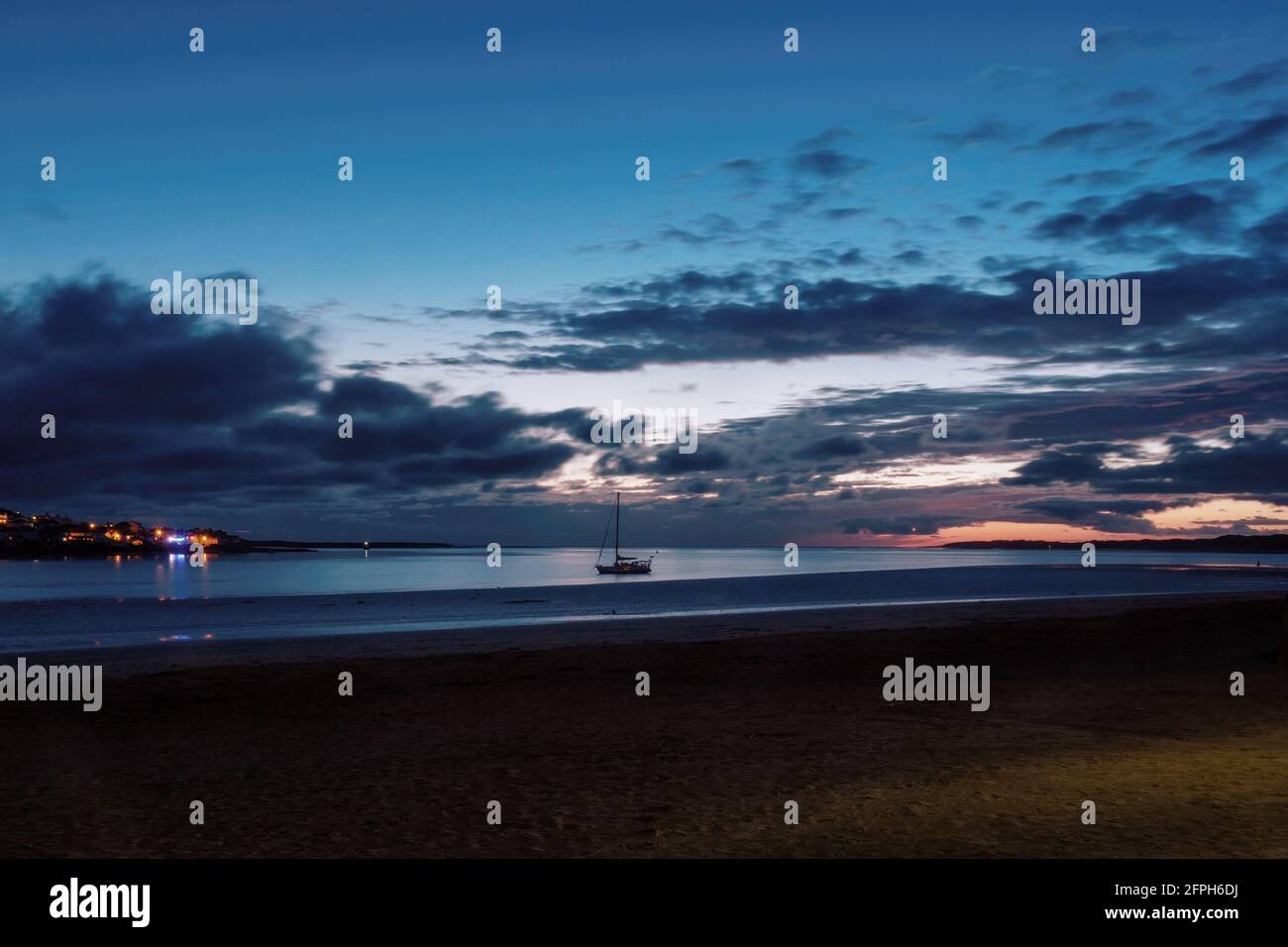 Fading light sunset over the River Torridge Estuary near Bideford with ...