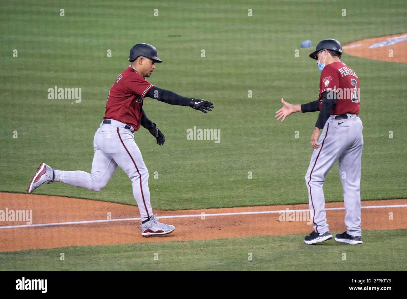 Arizona third base coach tony perezchica hi-res stock photography and ...
