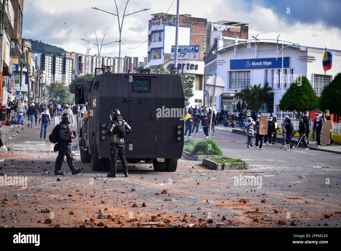 Riot police try to disband demostrators with tear gas and stunt ...