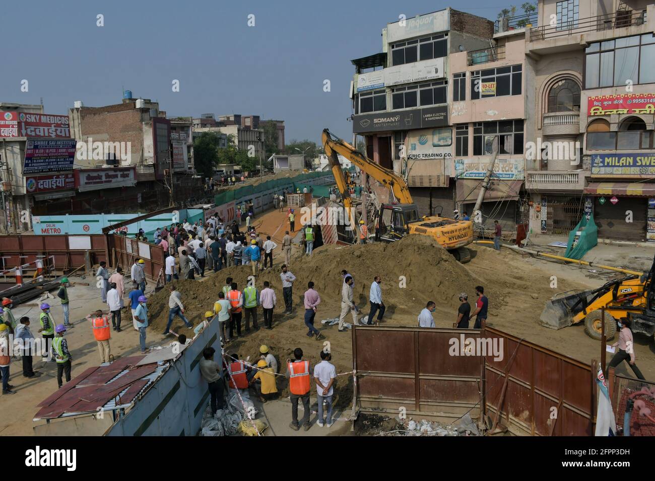 Delhi metro construction hi-res stock photography and images - Alamy