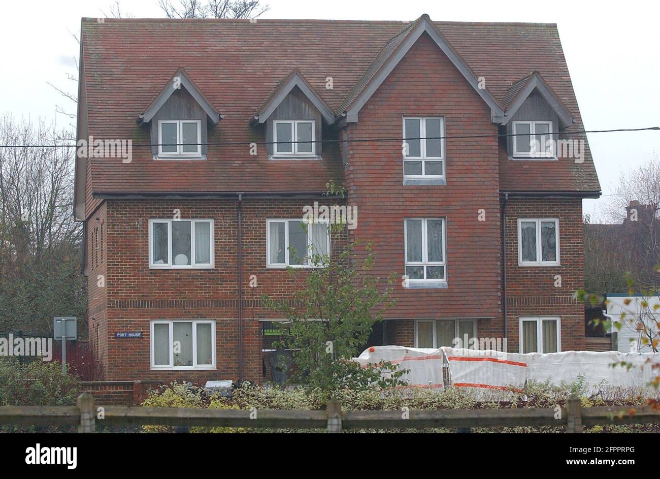 PORT HOUSE, PETERSFIELD WHERE THE BODIES WERE FOUND PIC MIKE WALKER, 2004 Stock Photo - Alamy