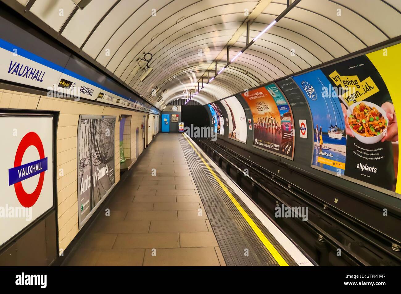 Views into the London underground tube subway Stock Photo - Alamy