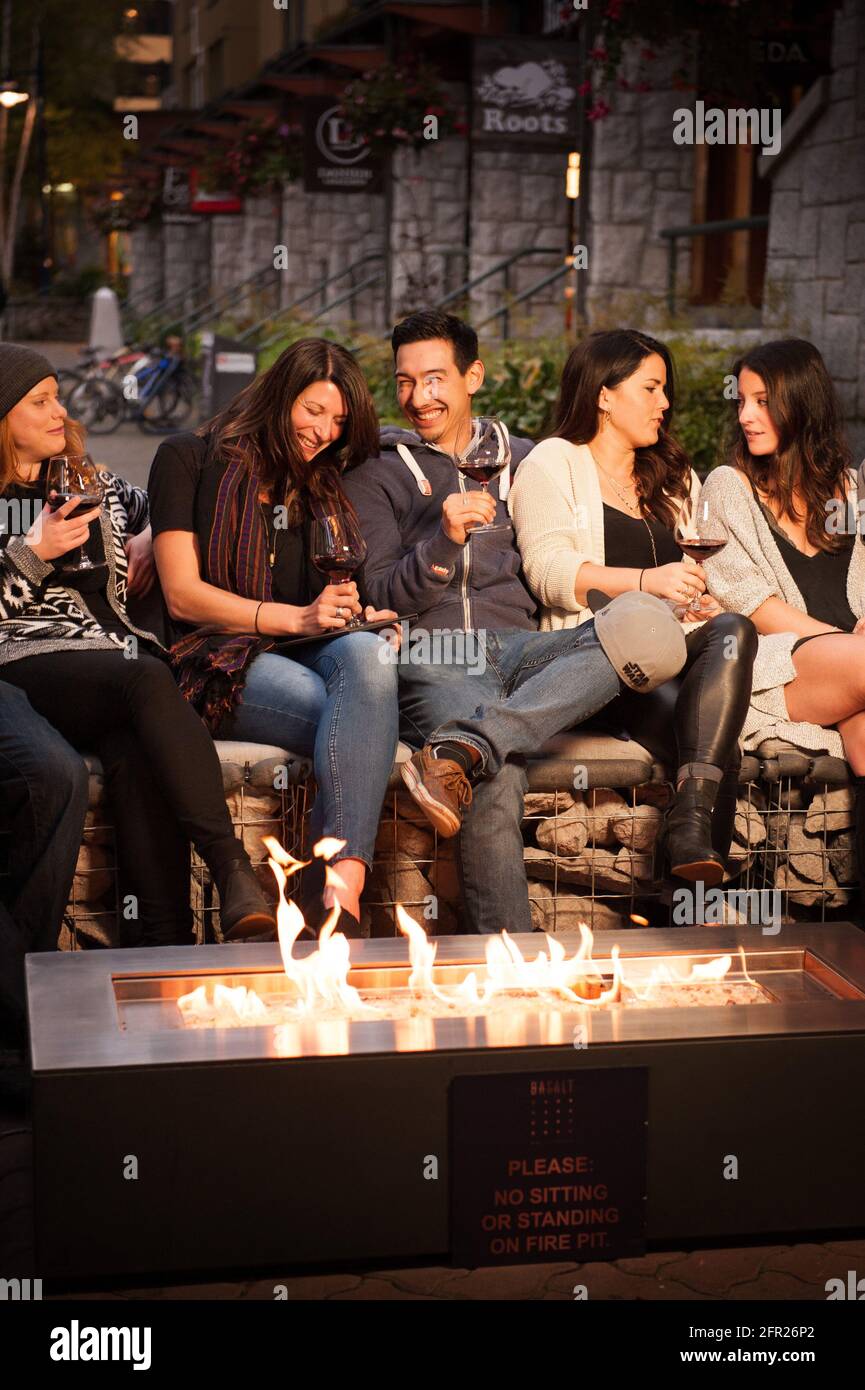 Group lifestyle hi-res stock photography and images - Alamy