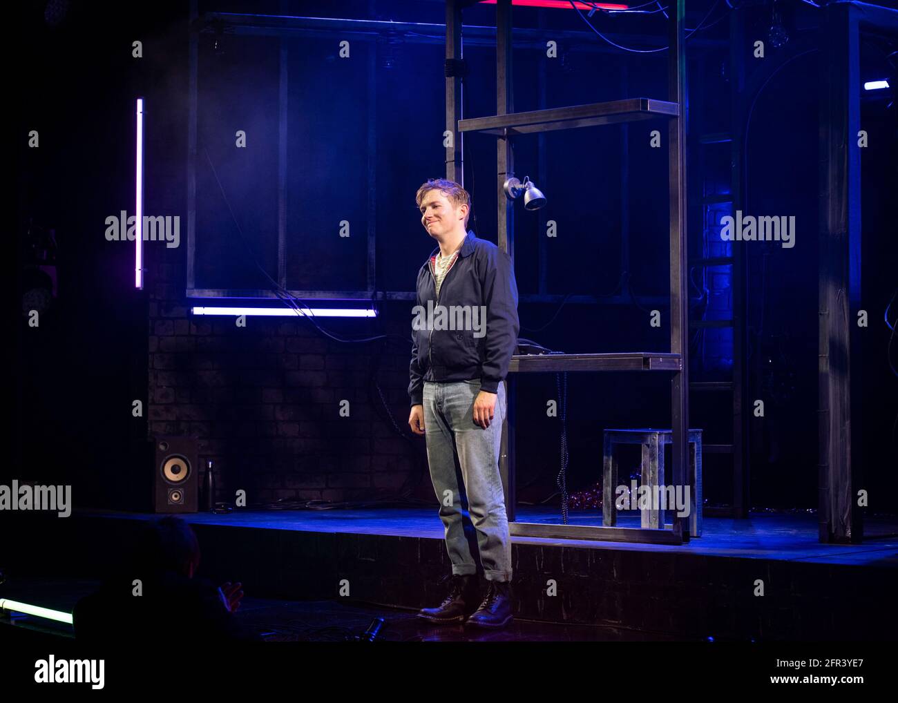 Curtain call stage hi-res stock photography and images - Alamy