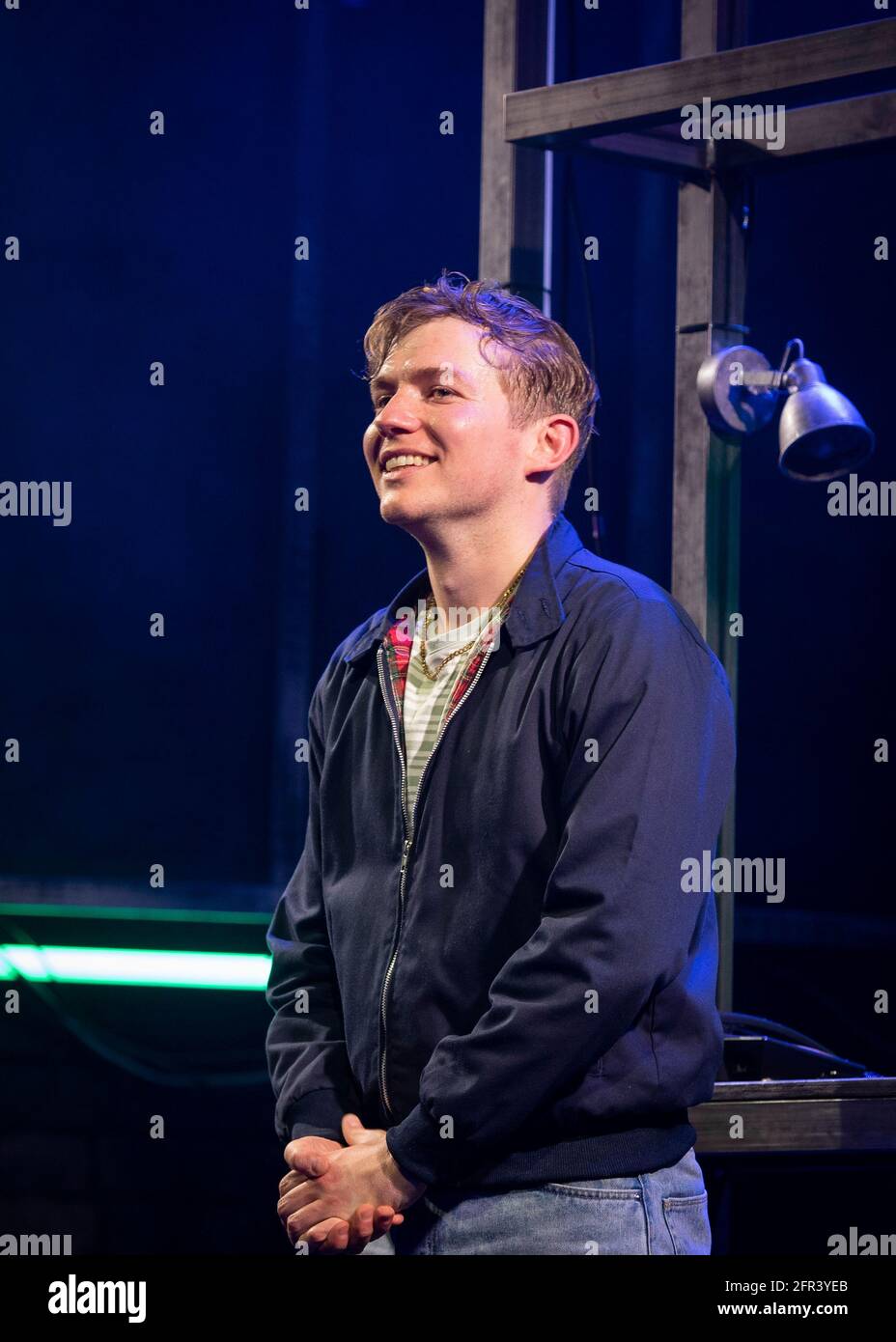 Curtain call stage hi-res stock photography and images - Alamy