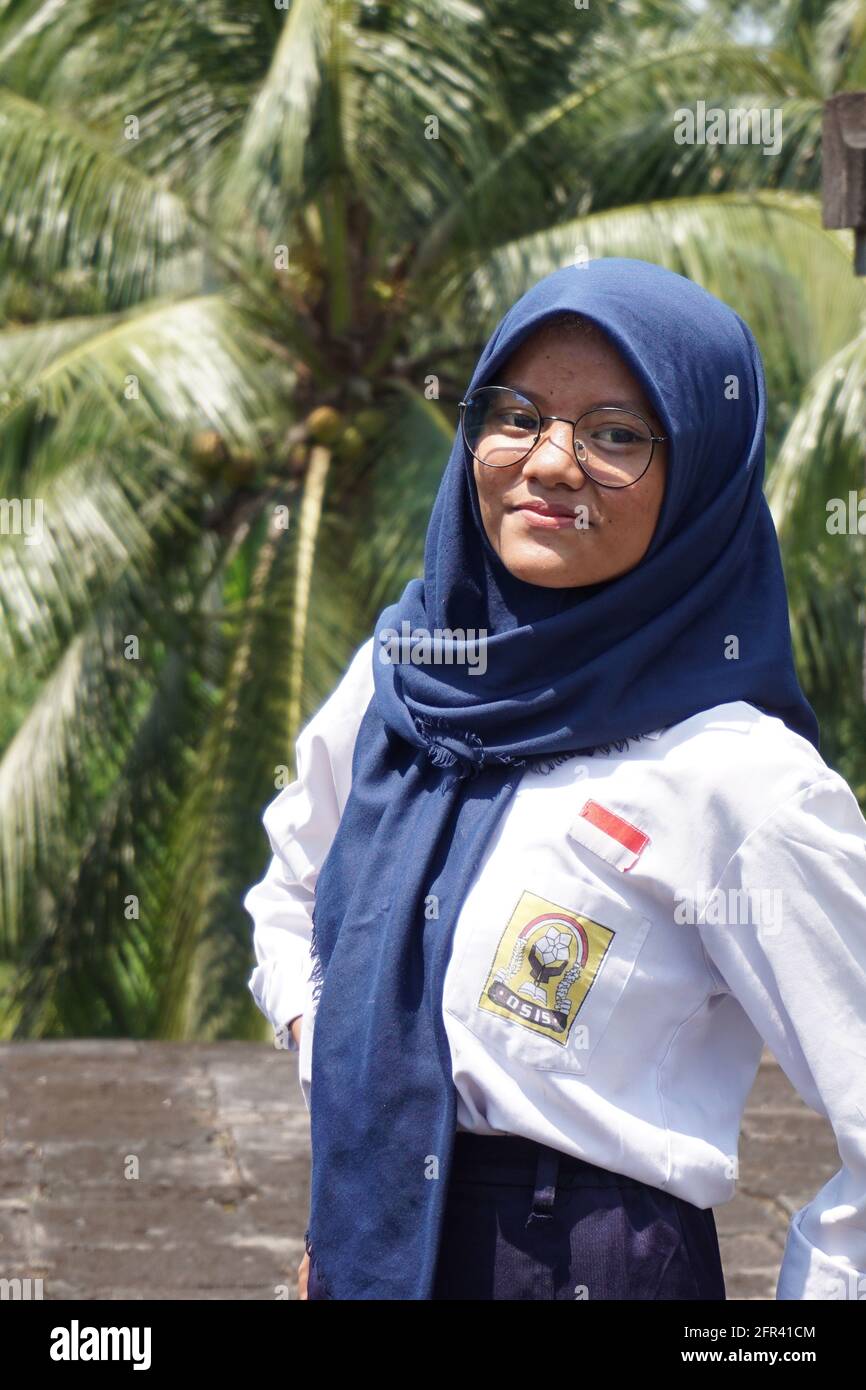 Indonesian Junior High School student spent a holiday on Penataran ...