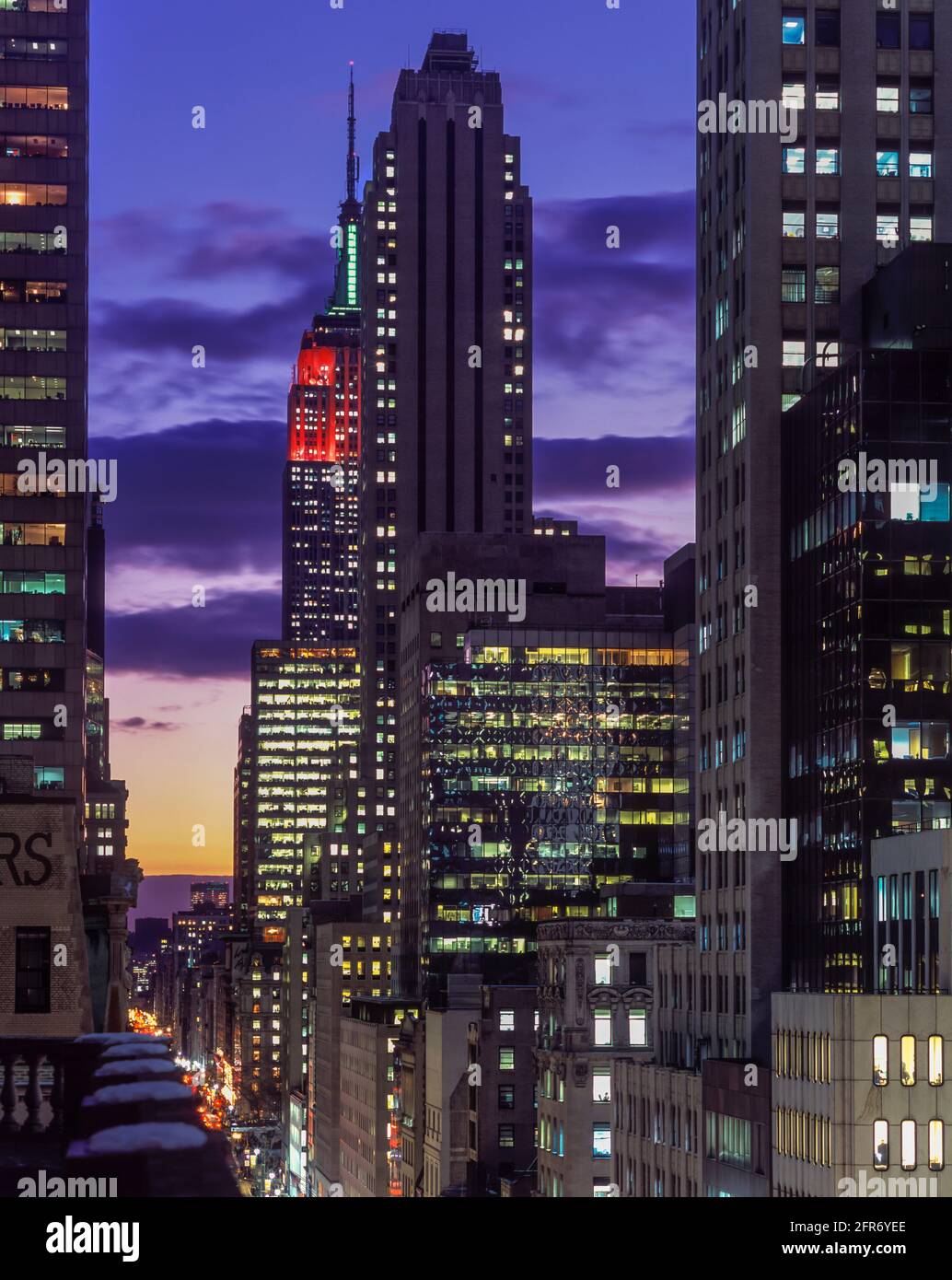 2005 HISTORICAL EMPIRE STATE BUILDING FIFTH AVENUE SKYSCRAPERS MIDTOWN ...