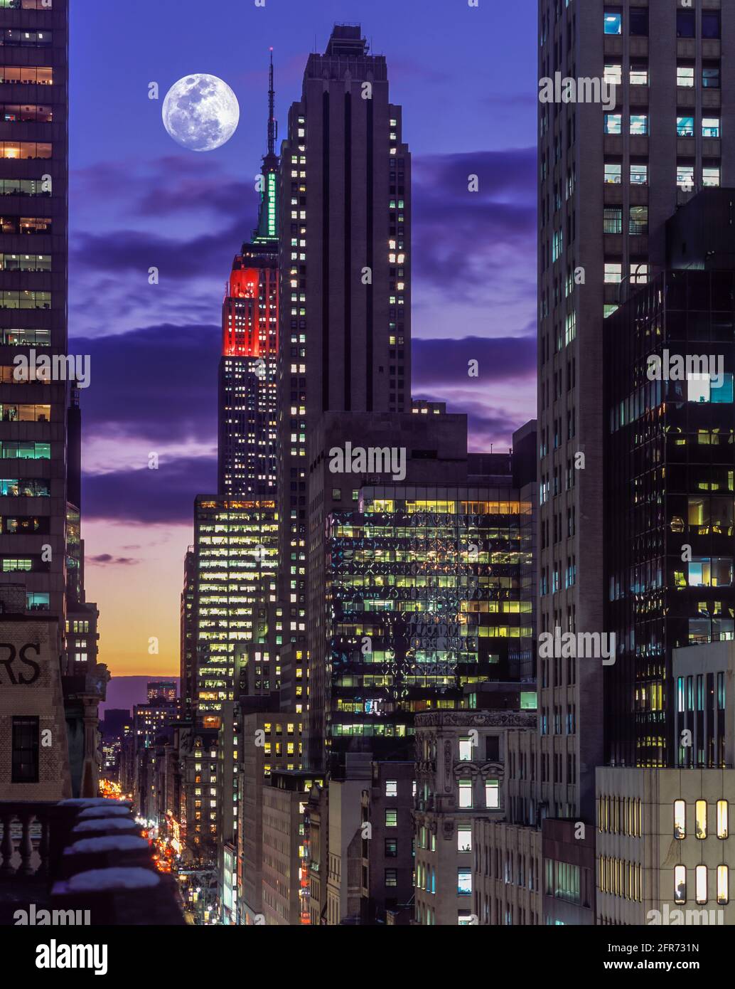 2005 HISTORICAL EMPIRE STATE BUILDING FIFTH AVENUE SKYSCRAPERS MIDTOWN ...