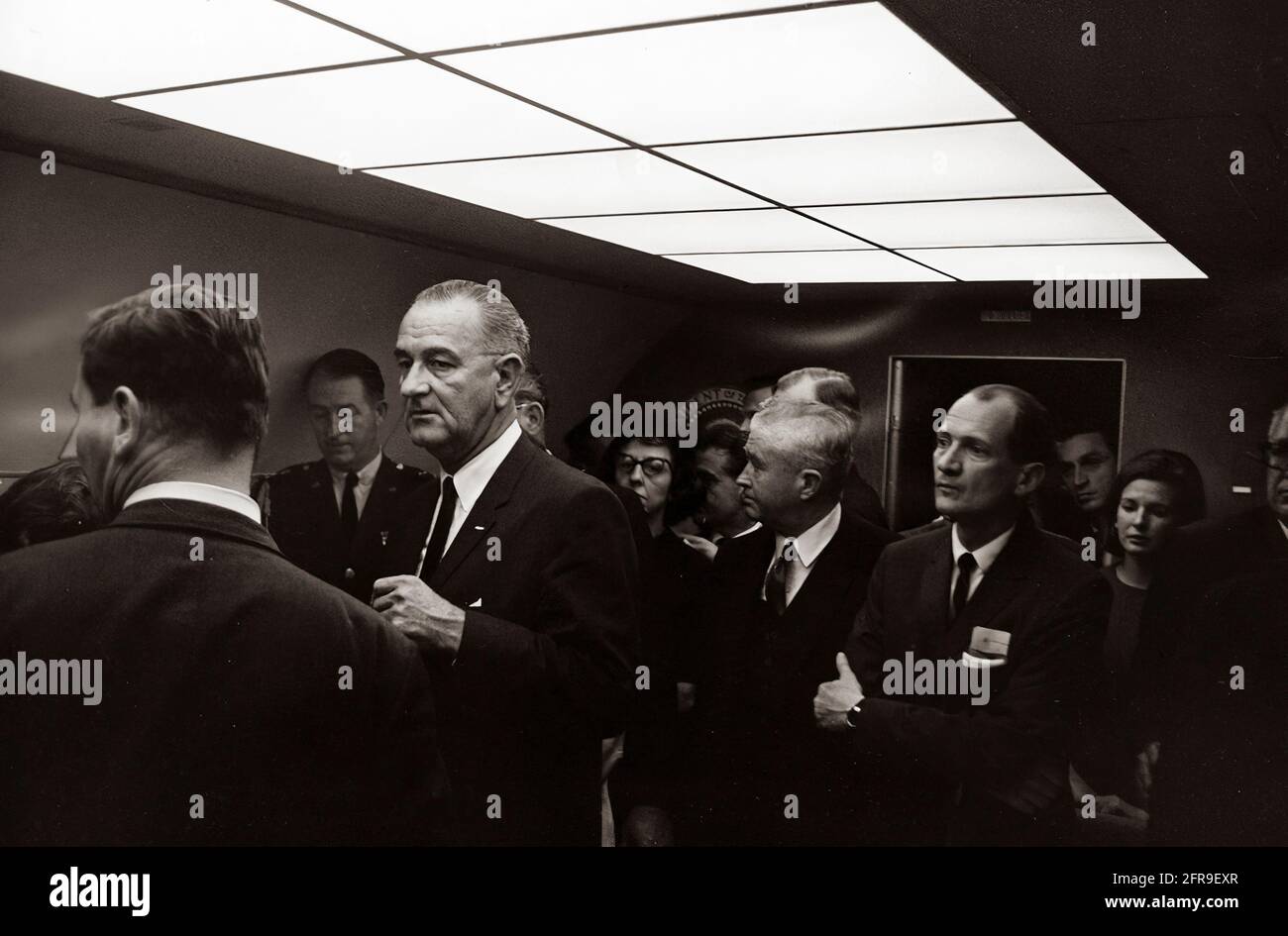 Lyndon johnson swearing in 1963 hi-res stock photography and images - Alamy