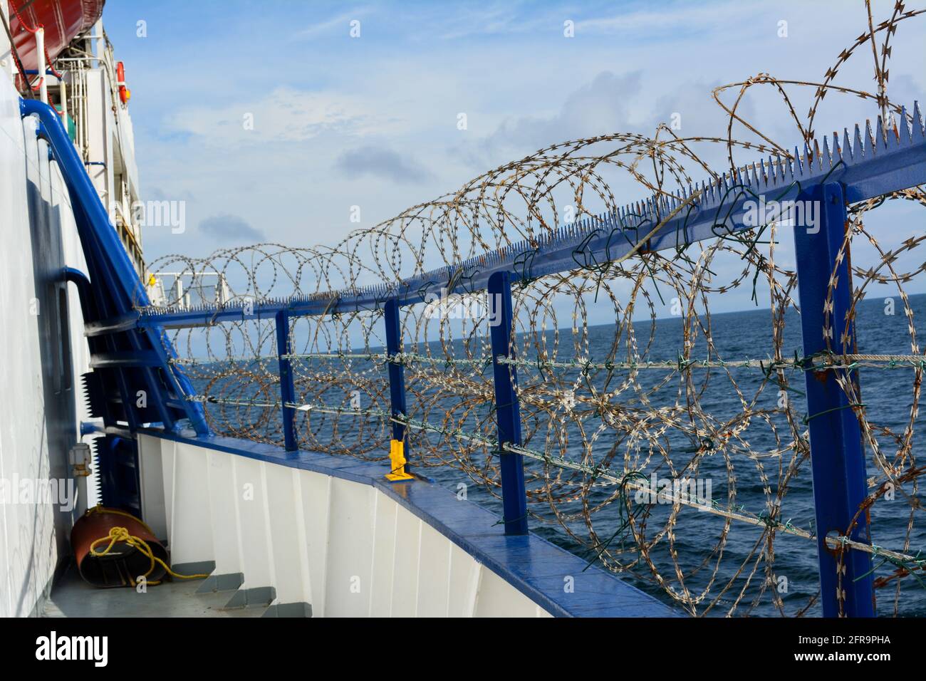 Razor wire ship hi-res stock photography and images - Alamy