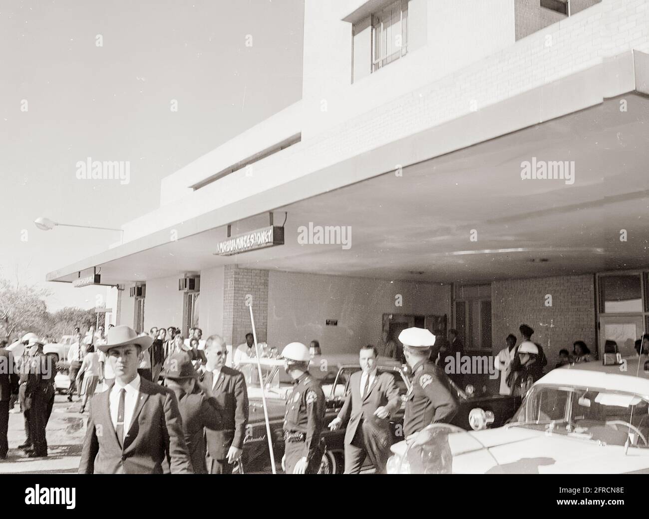 ST-527-3-63 22 November 1963 Trip to Texas: Parkland Hospital (exterior ...