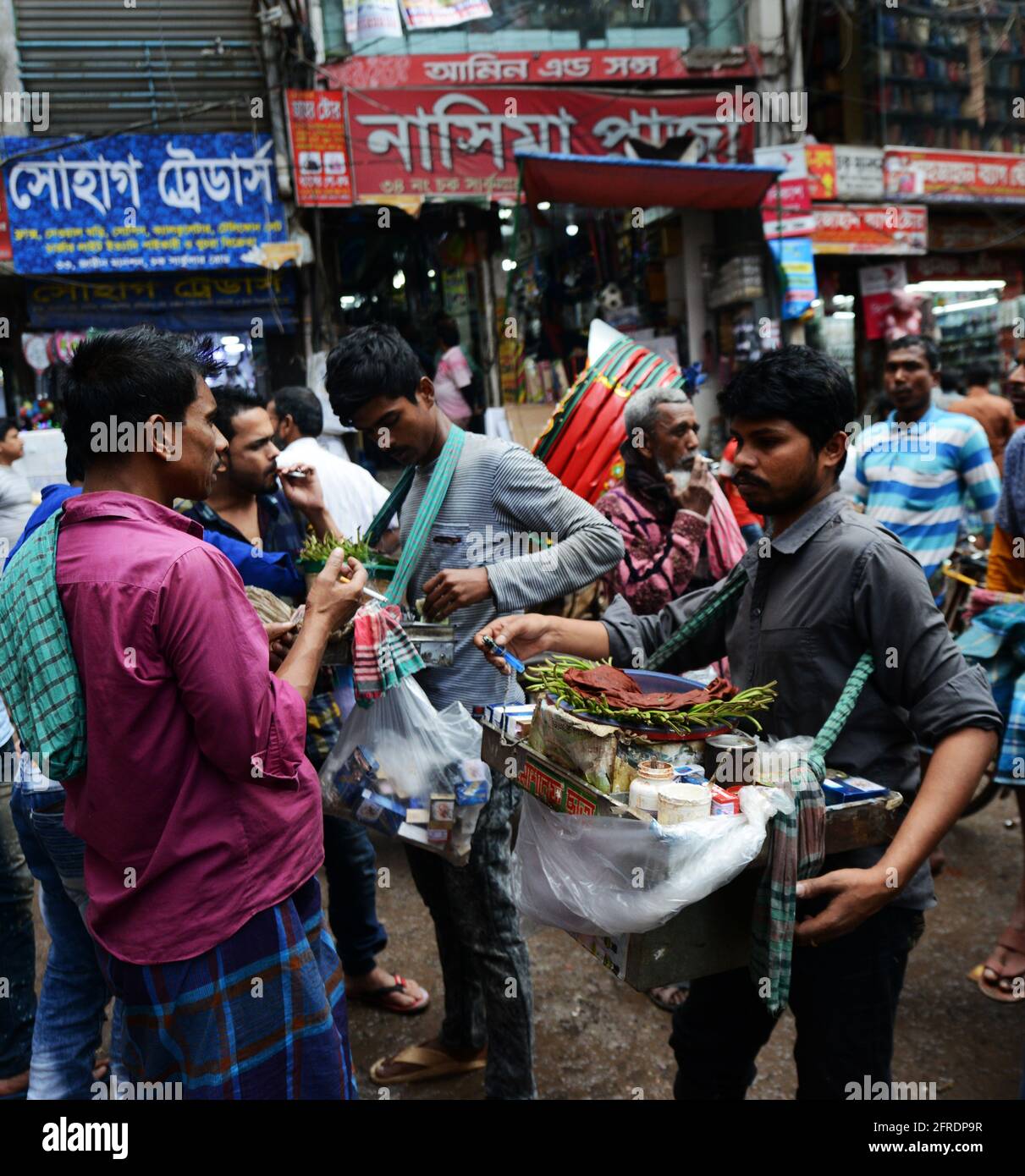 The vibrant market at the Chowk Bazaar in old Dhaka, Bangladesh Stock Photo - Alamy