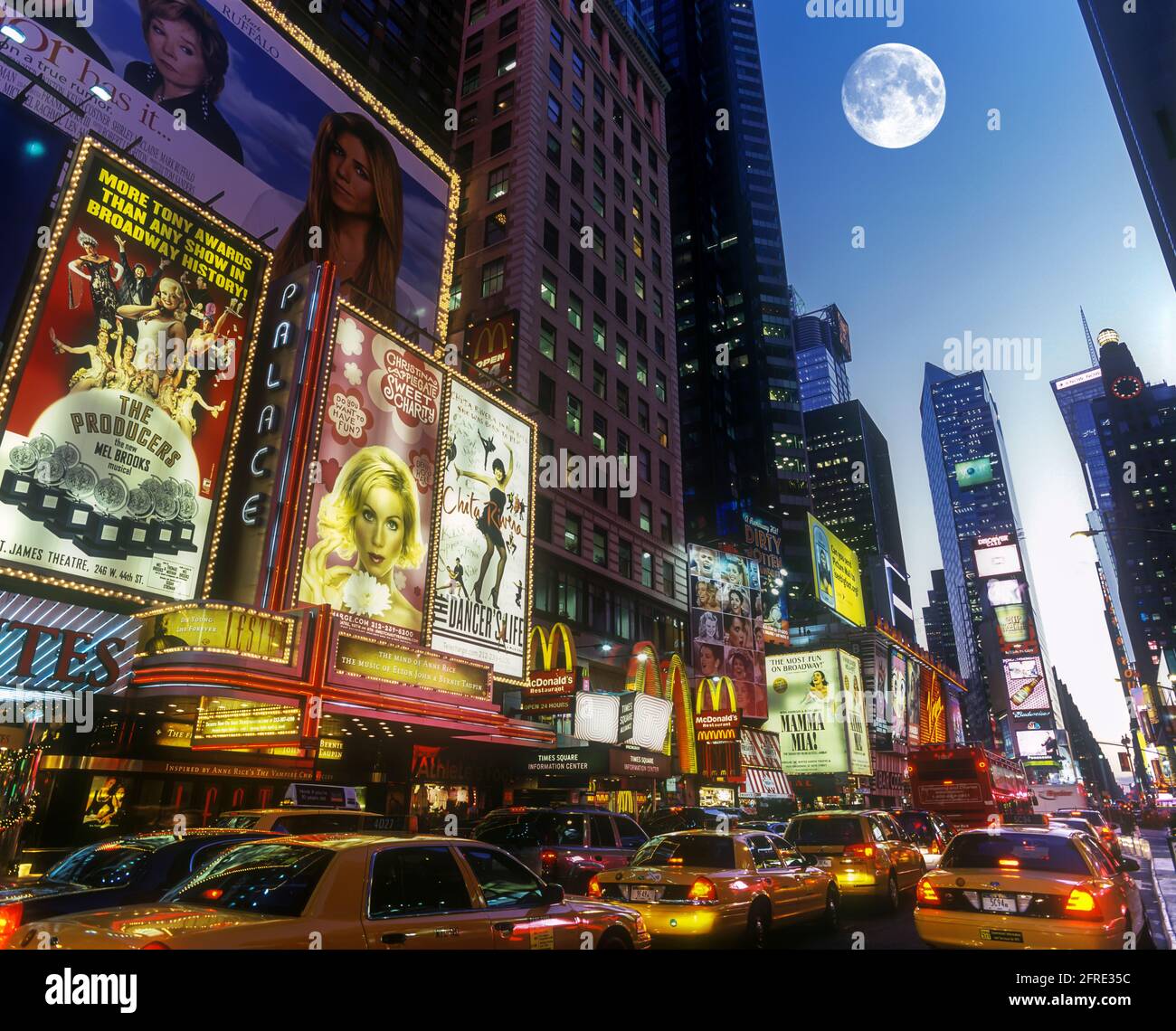 2005 HISTORICAL YELLOW TAXI CABS (©FORD MOTOR CO 2000) TIMES SQUARE ...