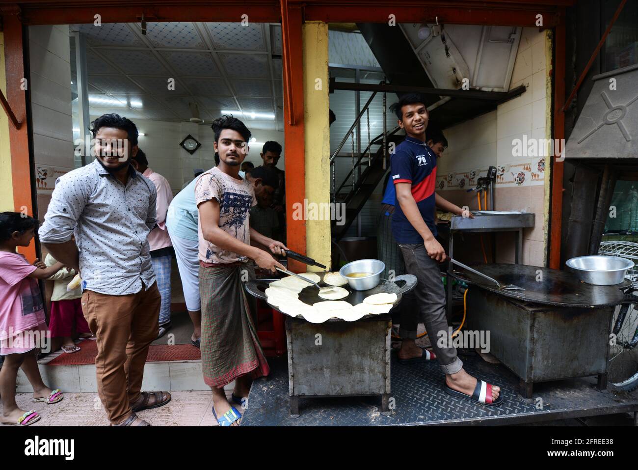 Cooking roti bread in a small restaurant in old Dhaka, Bangladesh Stock ...