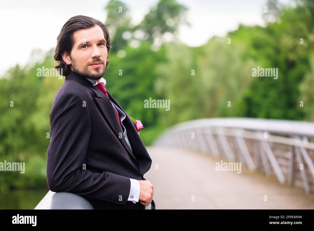 Wedding bridegroom outside at bridge Stock Photo - Alamy