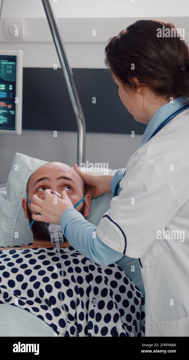 Sick man in icu hi-res stock photography and images - Alamy