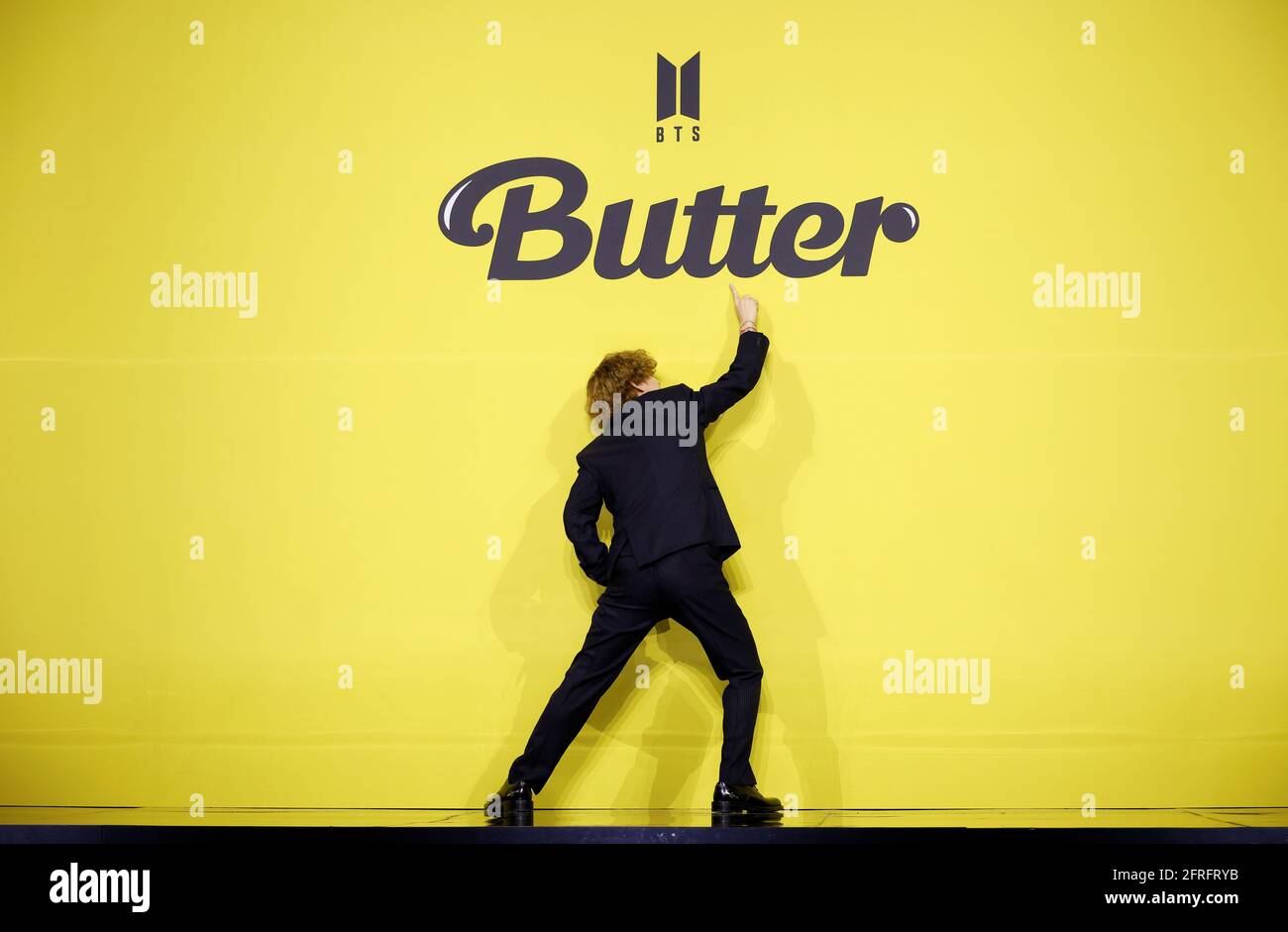 Bts member v hi-res stock photography and images - Alamy