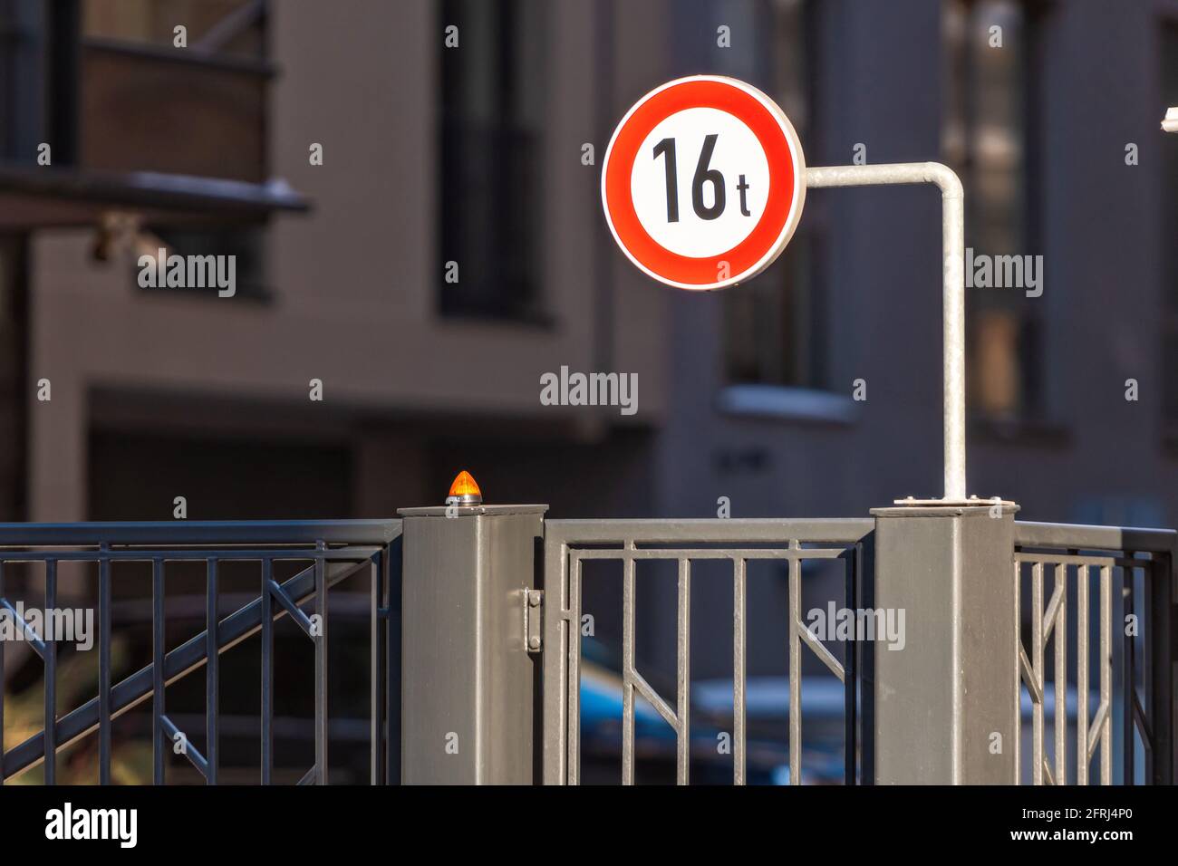 Weight limit hi-res stock photography and images - Alamy