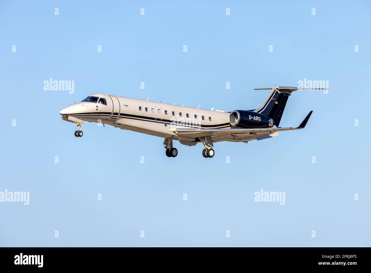 Embraer emb 135bj legacy 650e hi-res stock photography and images - Alamy