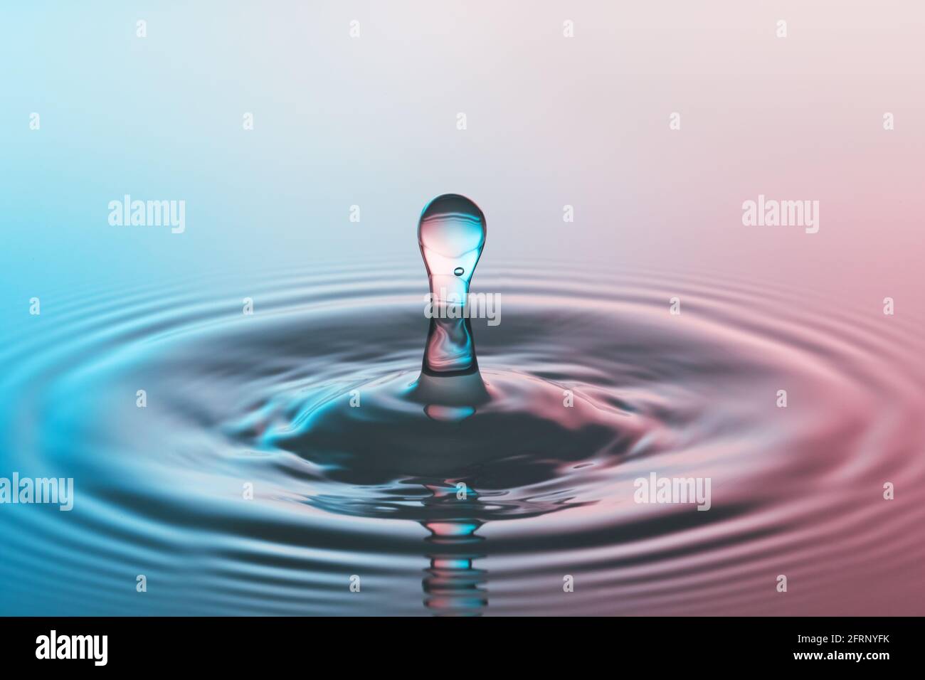 Water drop ripple splash hi-res stock photography and images - Alamy