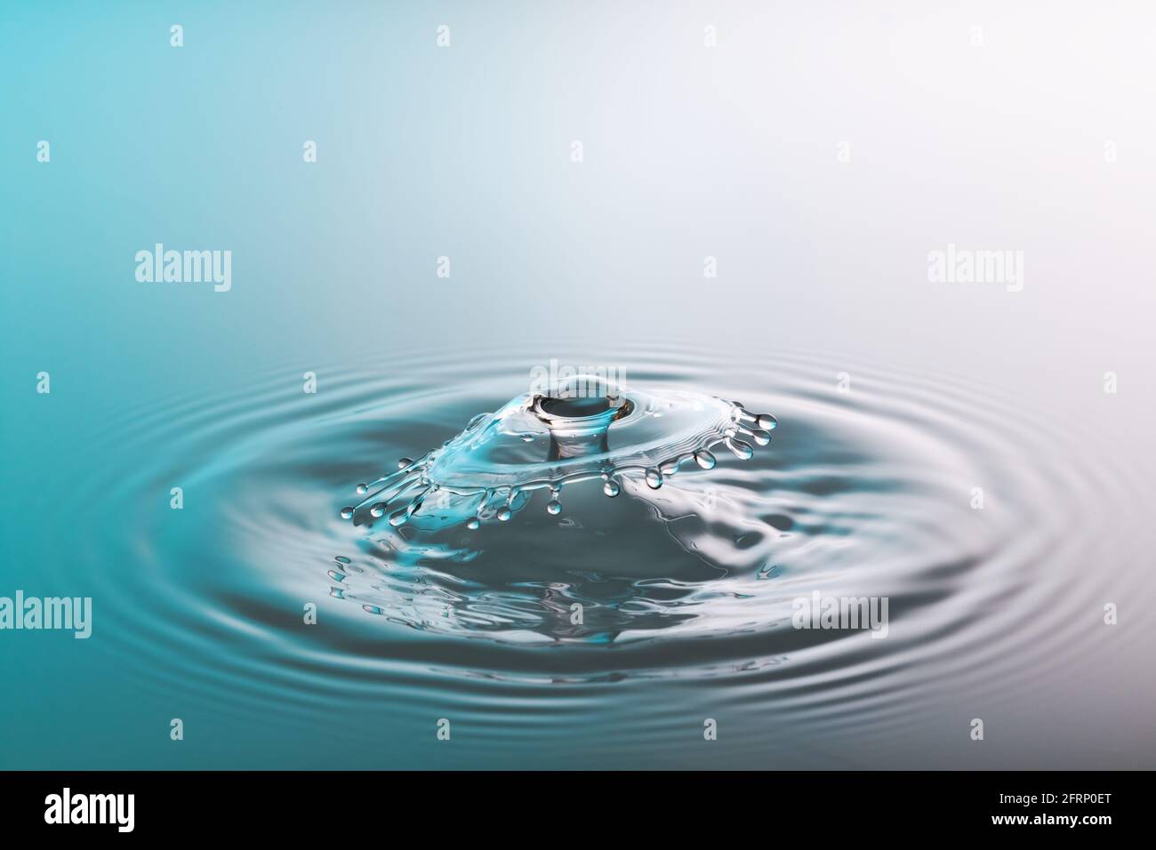 Water drop collision macro blue hi-res stock photography and images - Alamy