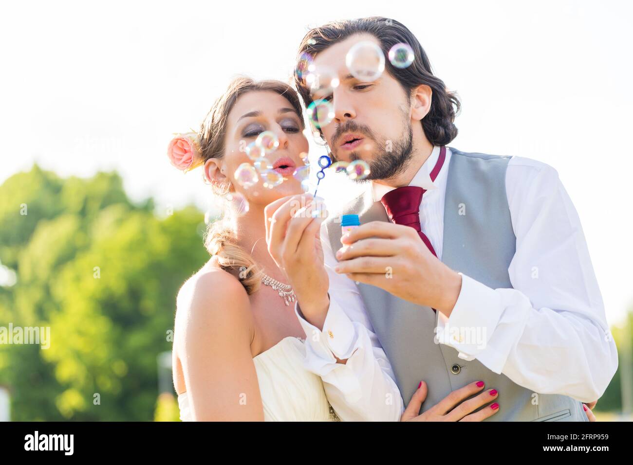 Wedding couple blowing bubbles hi-res stock photography and images - Alamy