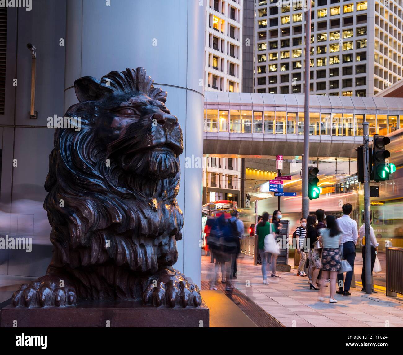 The famous lions in front of the HSBC bank, Central financial district ...