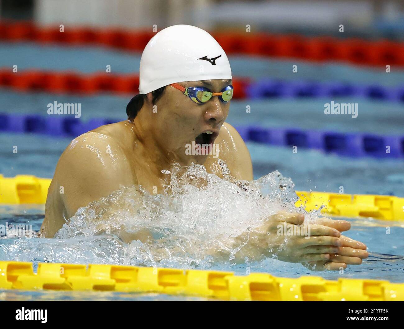 Naohide Yamaguchi swims en route to rewriting his own world record in ...