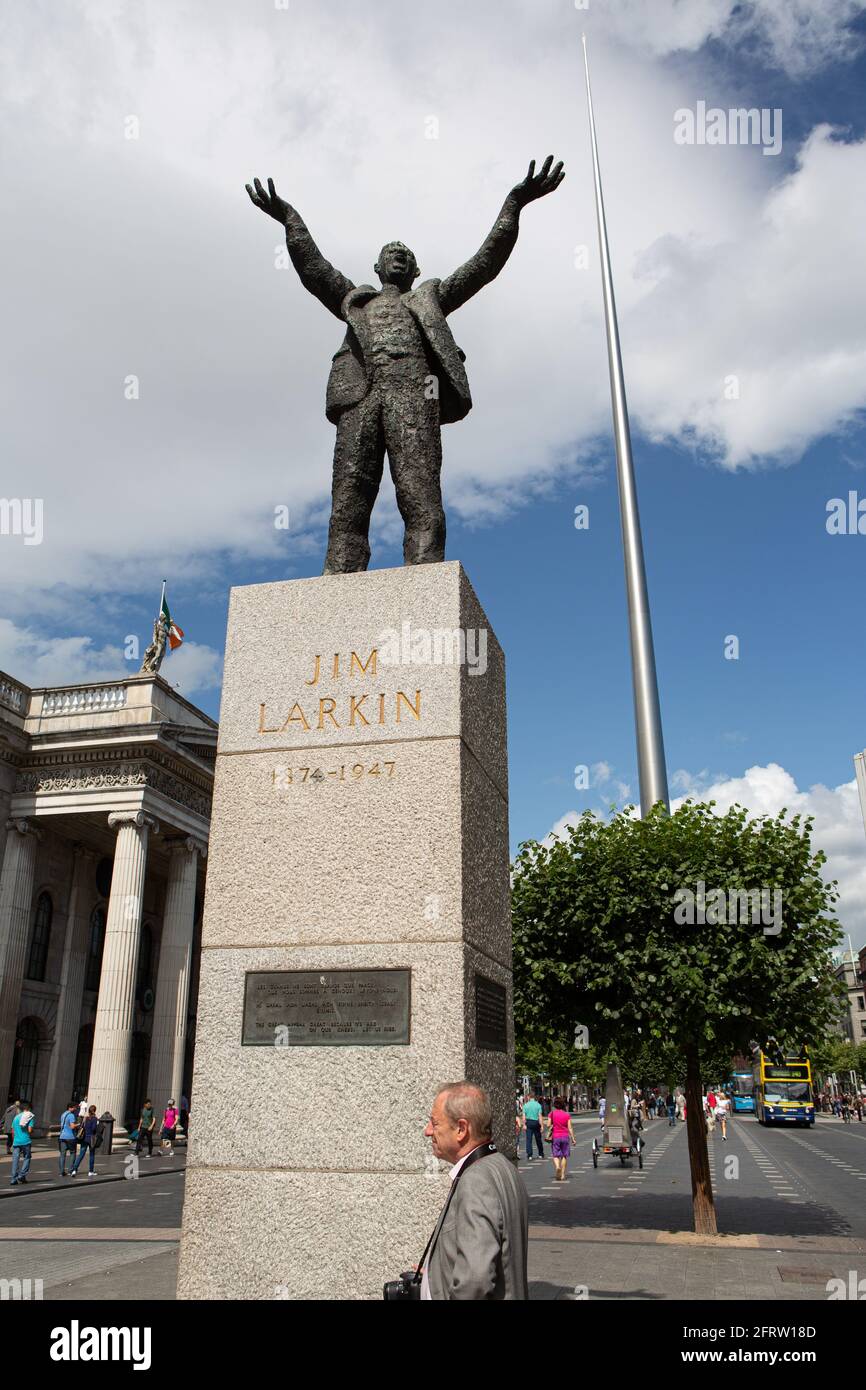 Jim Larkin statue and the Spire of Dublin, Ireland Stock Photo - Alamy