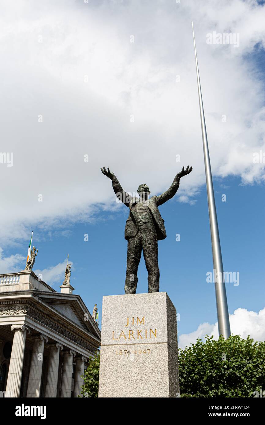 Jim Larkin statue and the Spire of Dublin, Ireland Stock Photo - Alamy