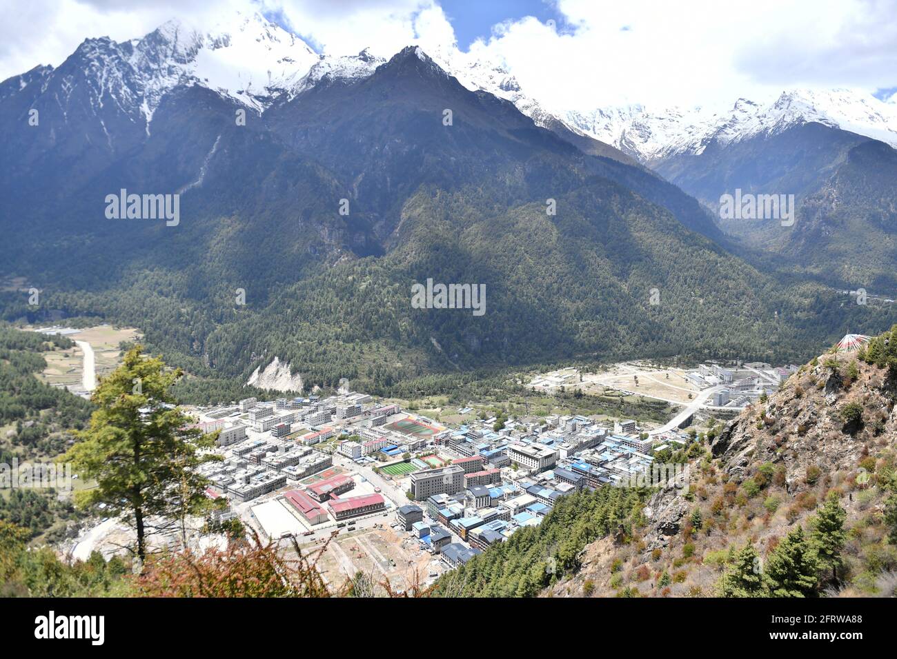 Gyirong hi-res stock photography and images - Alamy