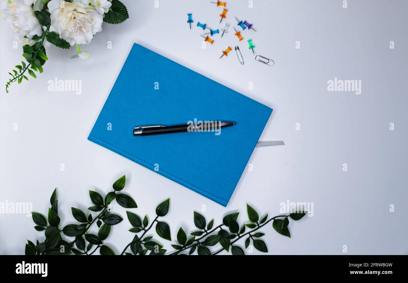 wonderful wallpaper with turquoise blue day planner, black pen and ...