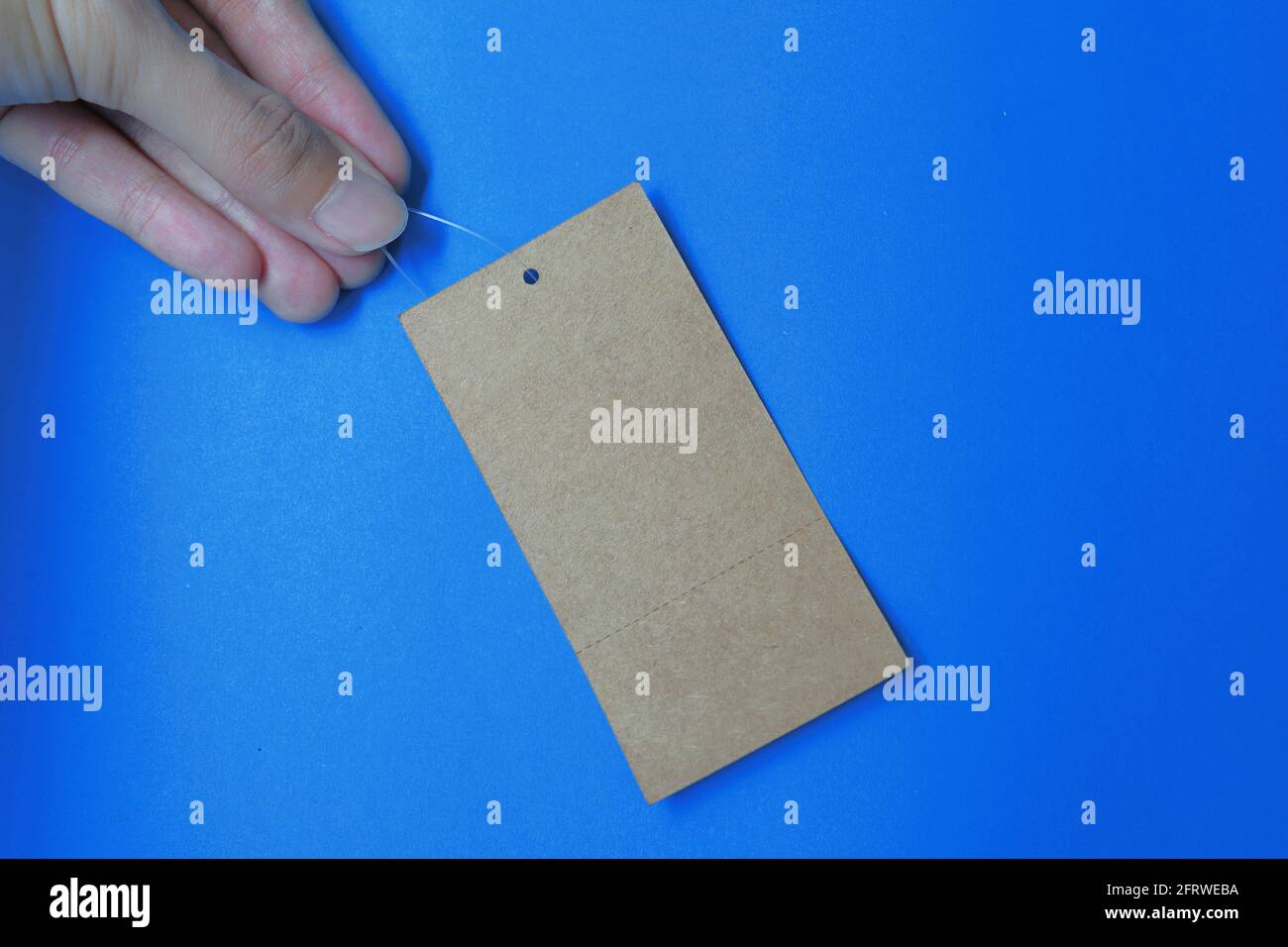 Empty card in hand hi-res stock photography and images - Alamy