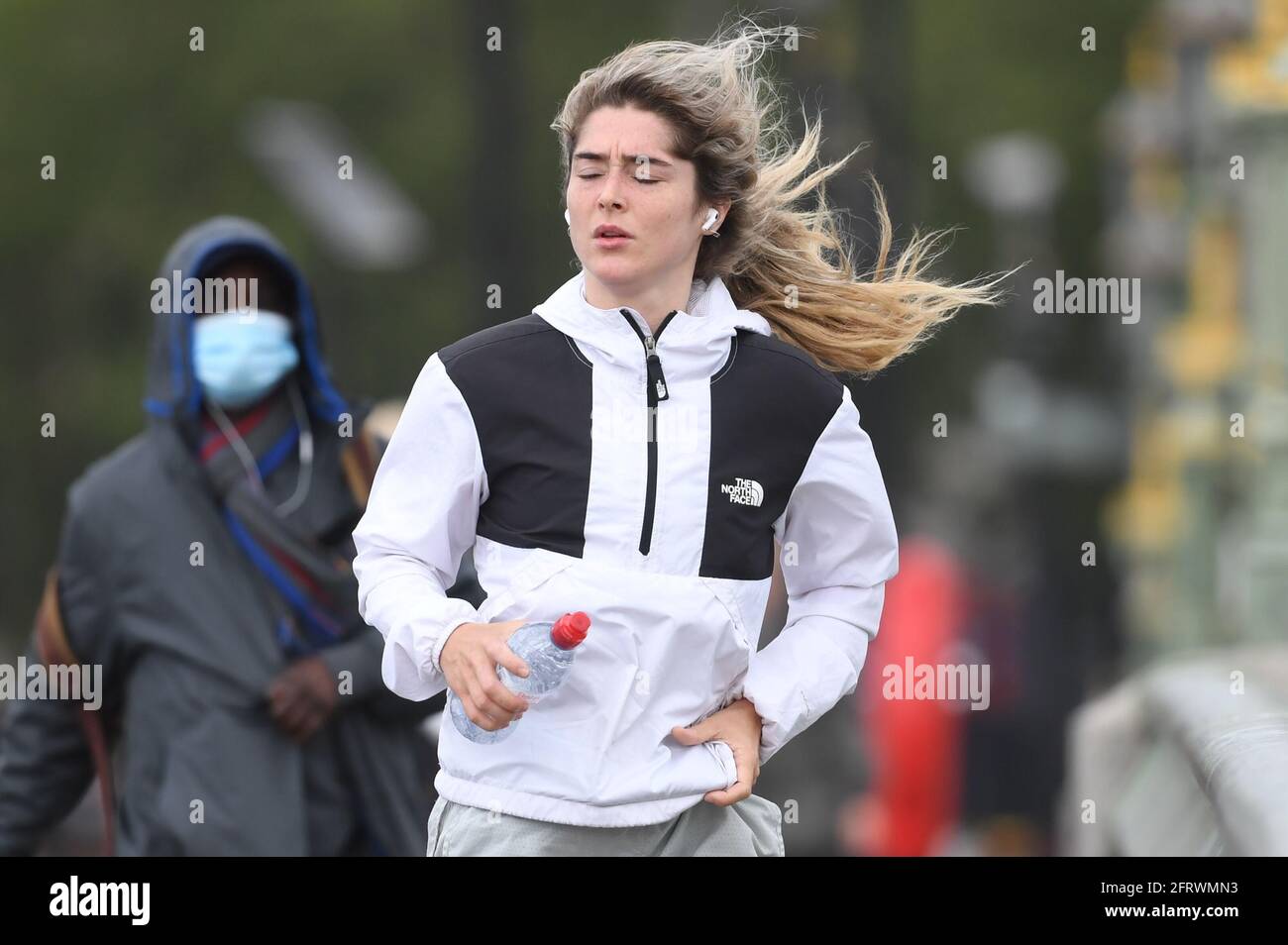 Large groups hi-res stock photography and images - Alamy