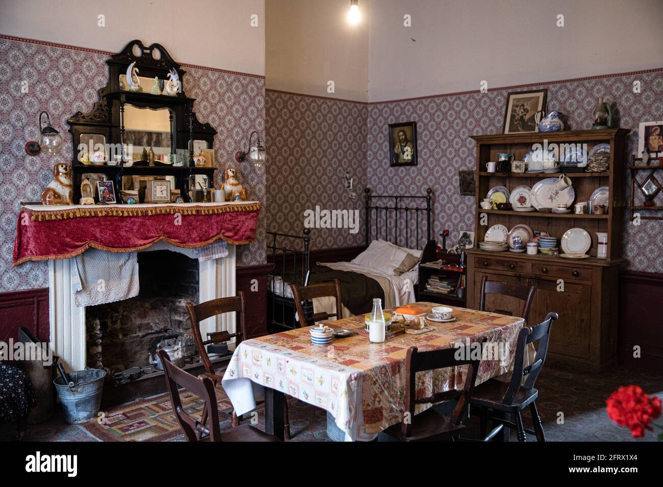Tenement museum hi-res stock photography and images - Alamy