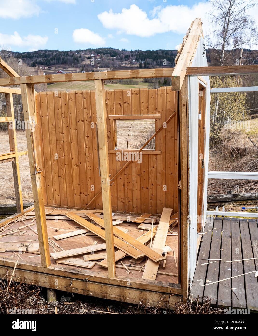 Torn down house hi-res stock photography and images - Alamy