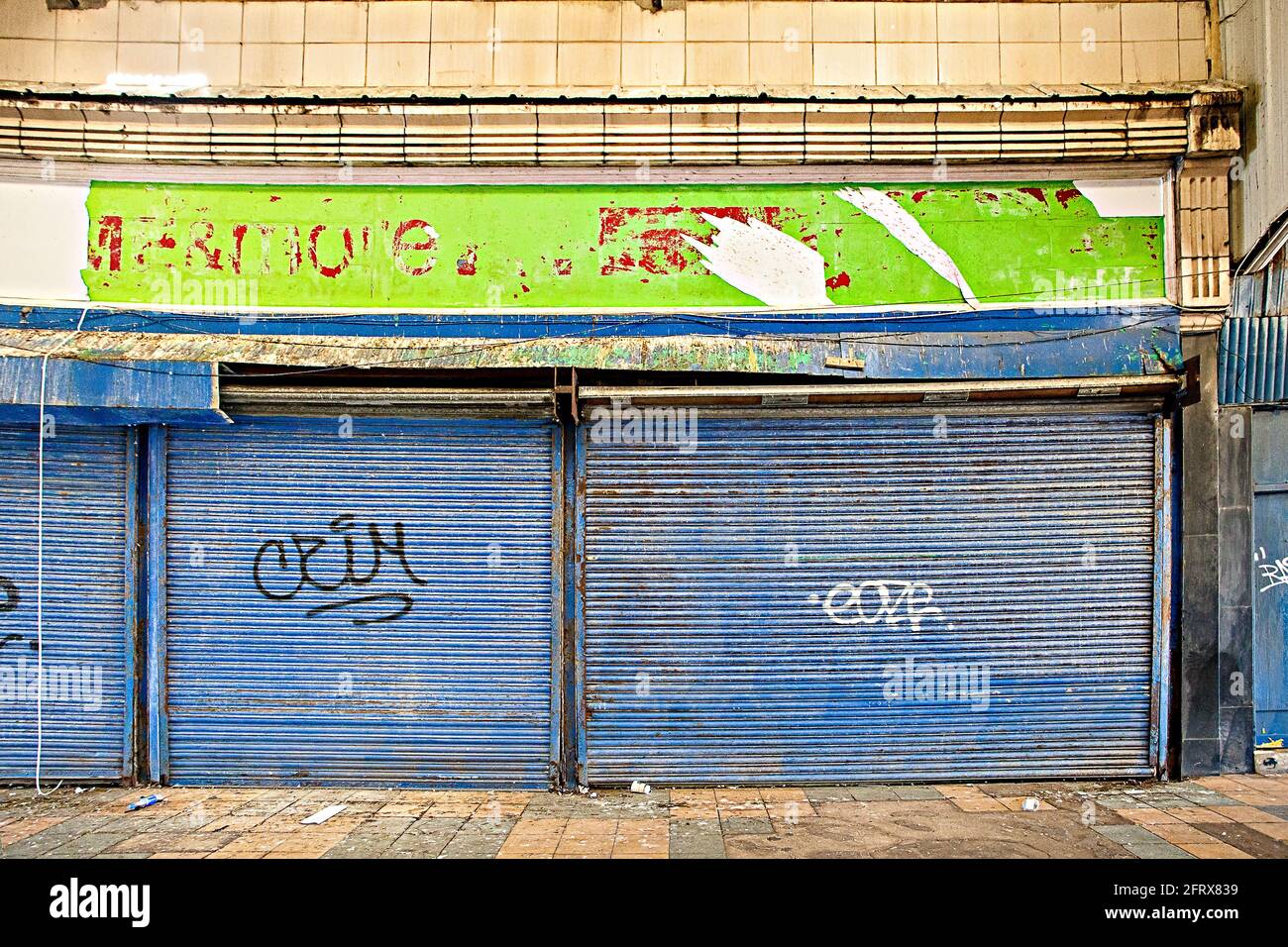 Neglected and disused shop front in seaside town Stock Photo - Alamy