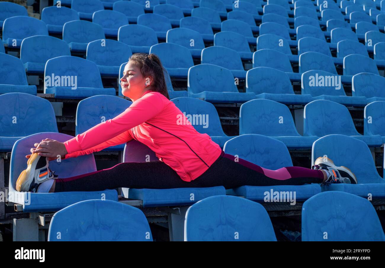 Child split legs hi-res stock photography and images - Alamy