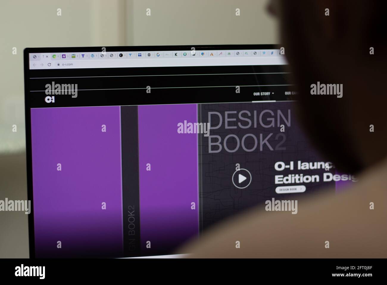 New York, USA - 1 May 2021: Oi company website on screen, Illustrative ...