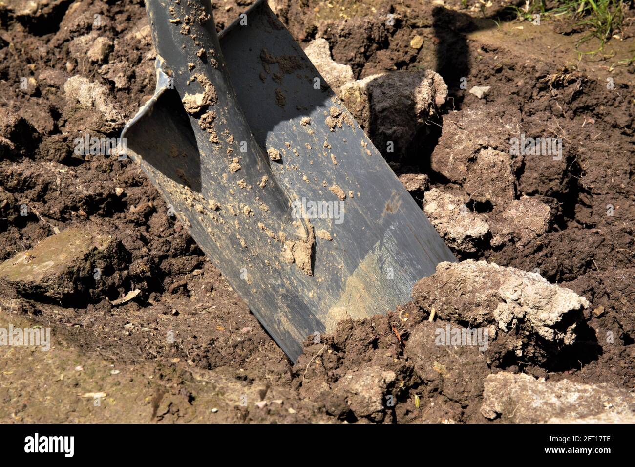 Hammer and shovel hi-res stock photography and images - Alamy